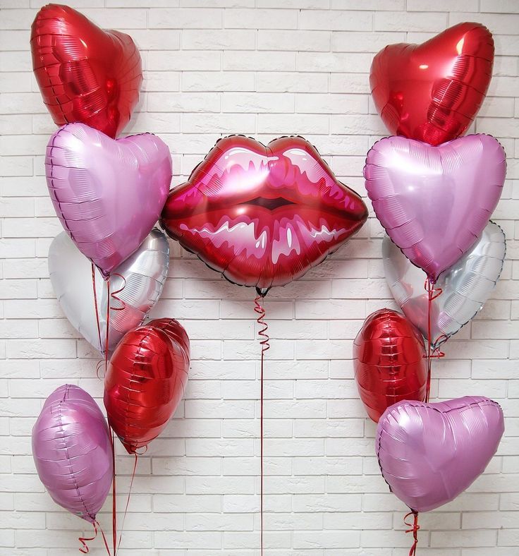 Σύνθεση Με Μπαλονι Σχήμα Χείλη & Καρδιες – Athens Balloons